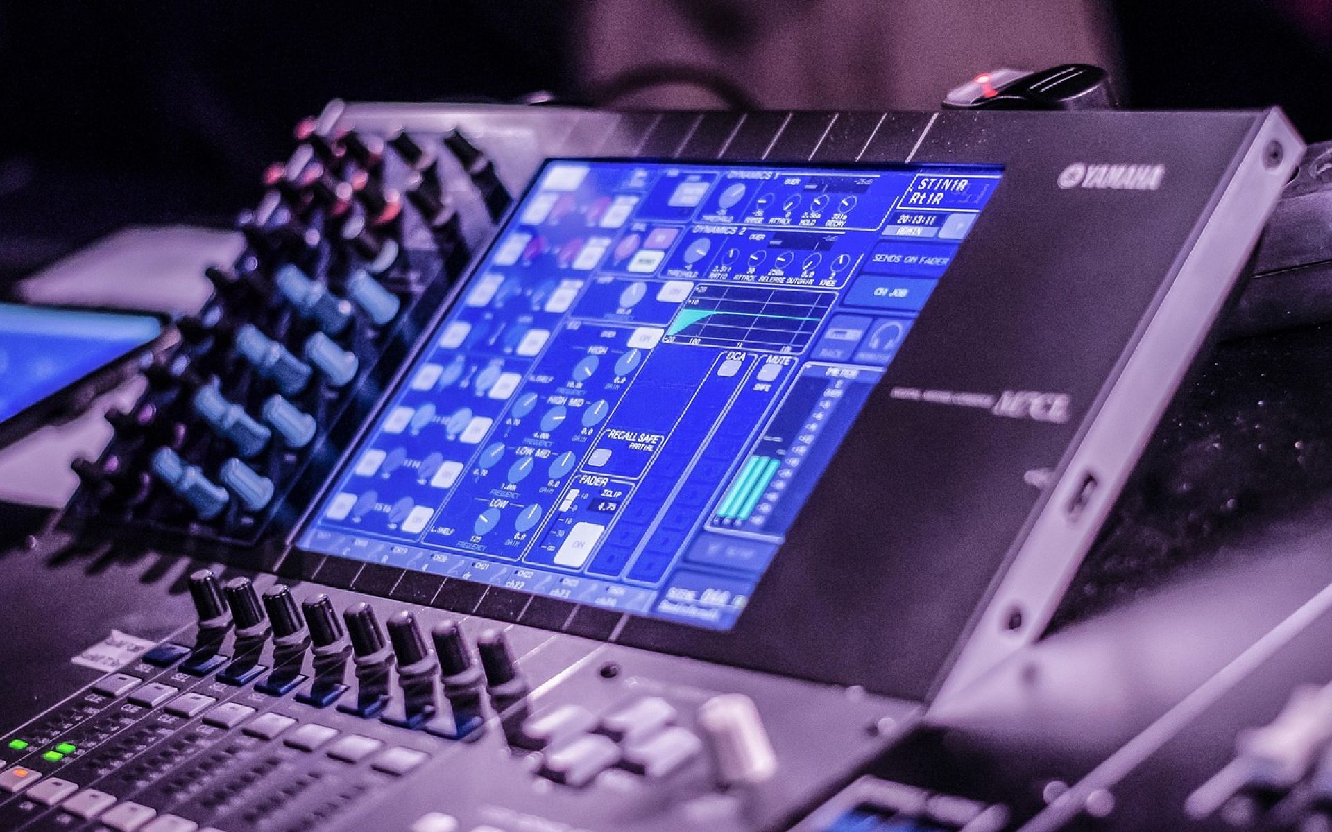 Best DAW Setups for Engineering Sound Design in Theater Productions ...
