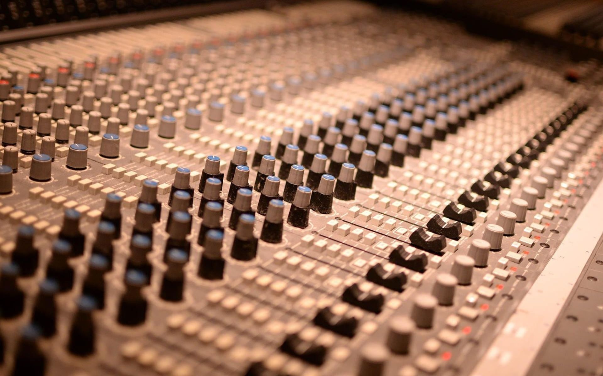 Mastering Experimental Music Projects: Using DAWs for Creative Sound Manipulation ...